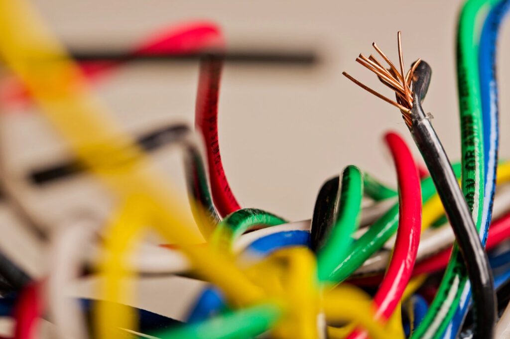 How to Use a Multimeter to Test Voltage of Live Wires: The Safest Way ...